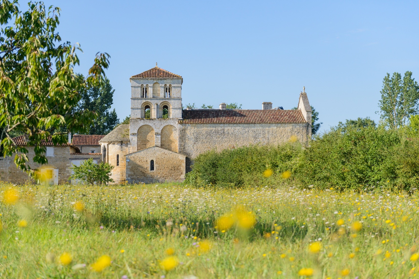 Église prieurale Saint-Michel, Site et monument historique à Nanclars ...